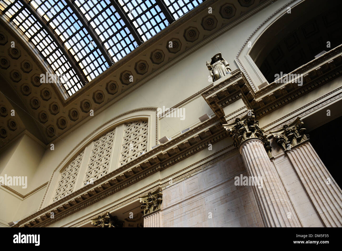 Chicago union station columns hi-res stock photography and images - Alamy