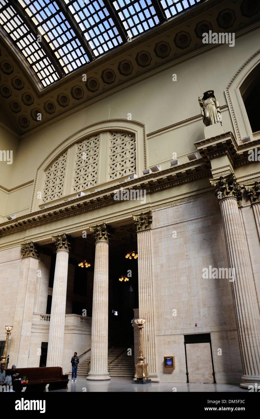Chicago union station columns hi-res stock photography and images - Alamy