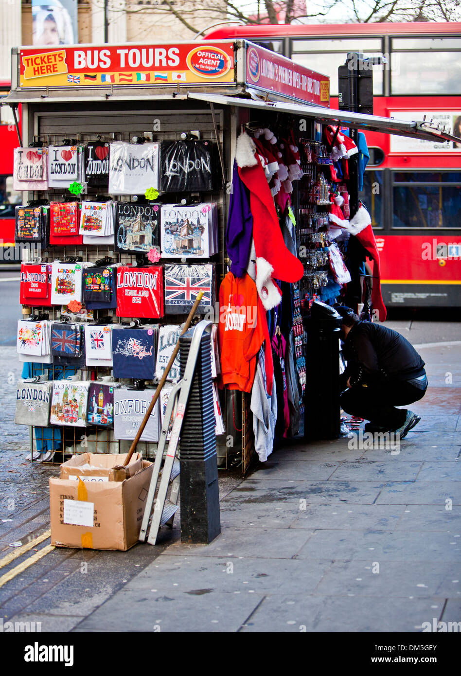 LONDON, ENGLAND Dec 21: Typical London street stall selling tourist ...