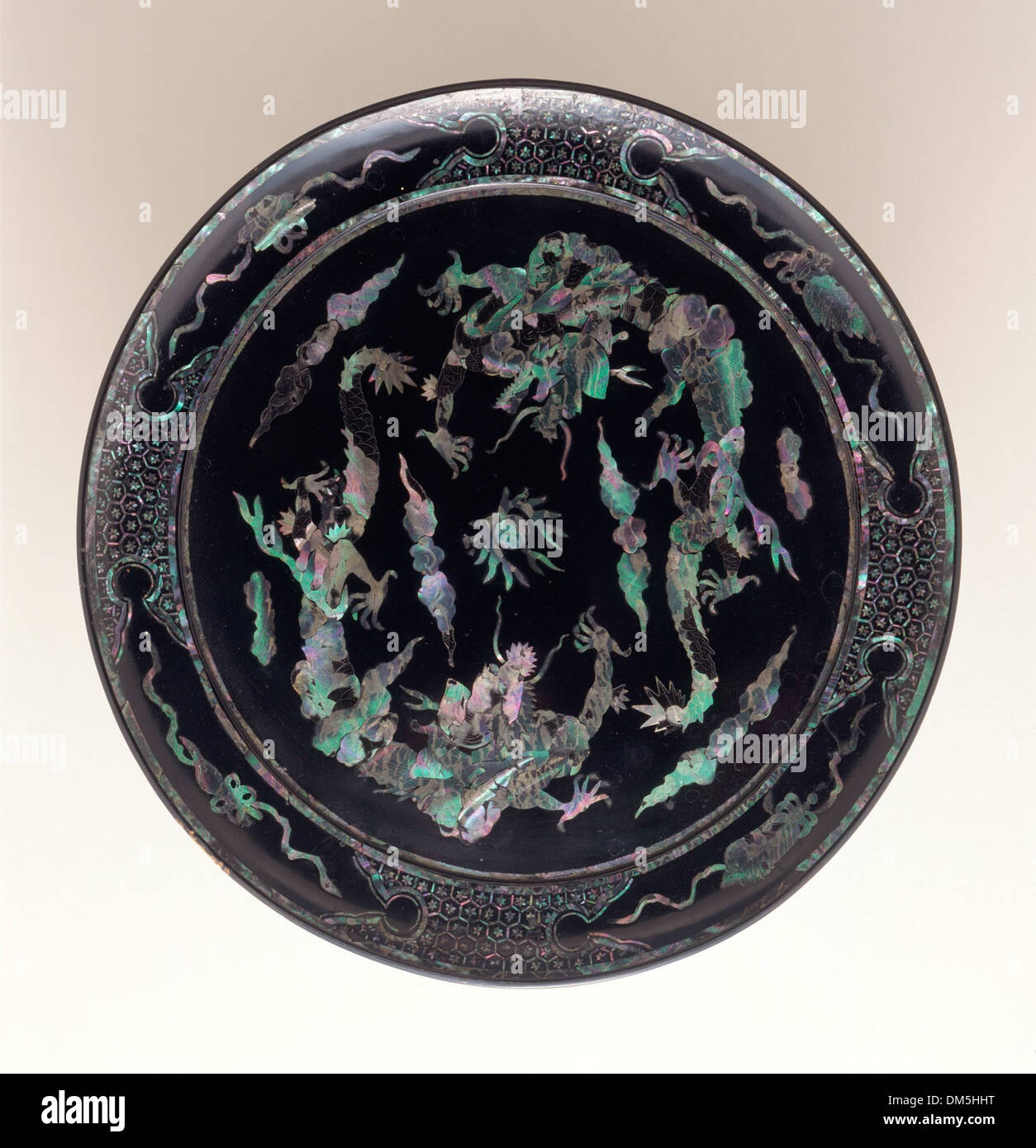 Two pearl chasing dragons hi-res stock photography and images - Alamy