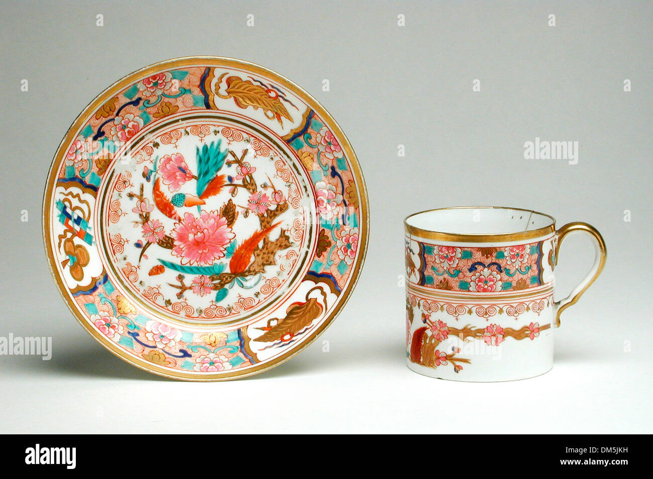 This tea service set includes a series of elegantly designed pieces ...