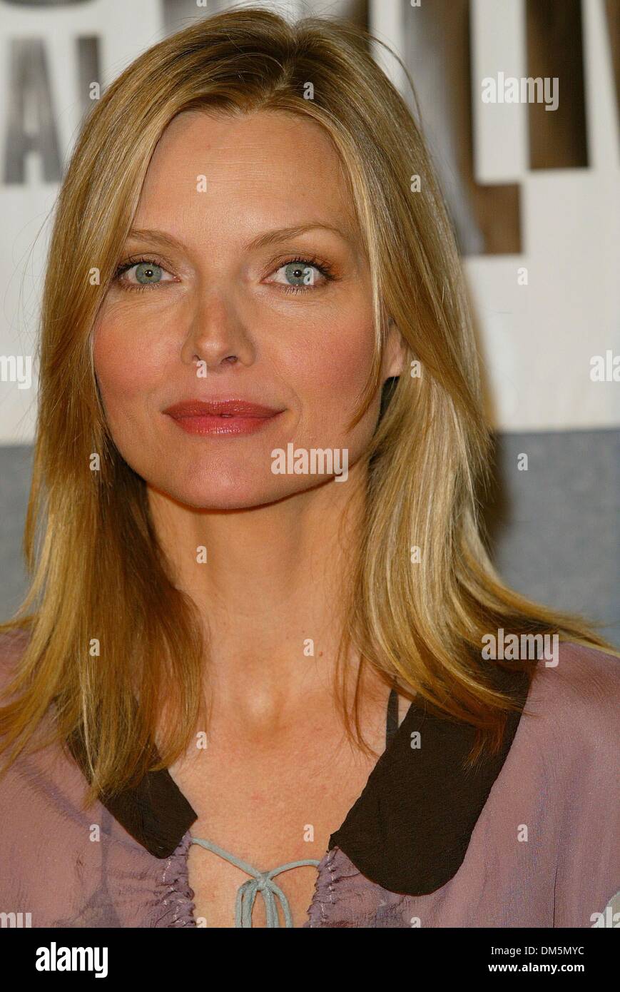 White oleander 2002 michelle pfeiffer hi-res stock photography and ...