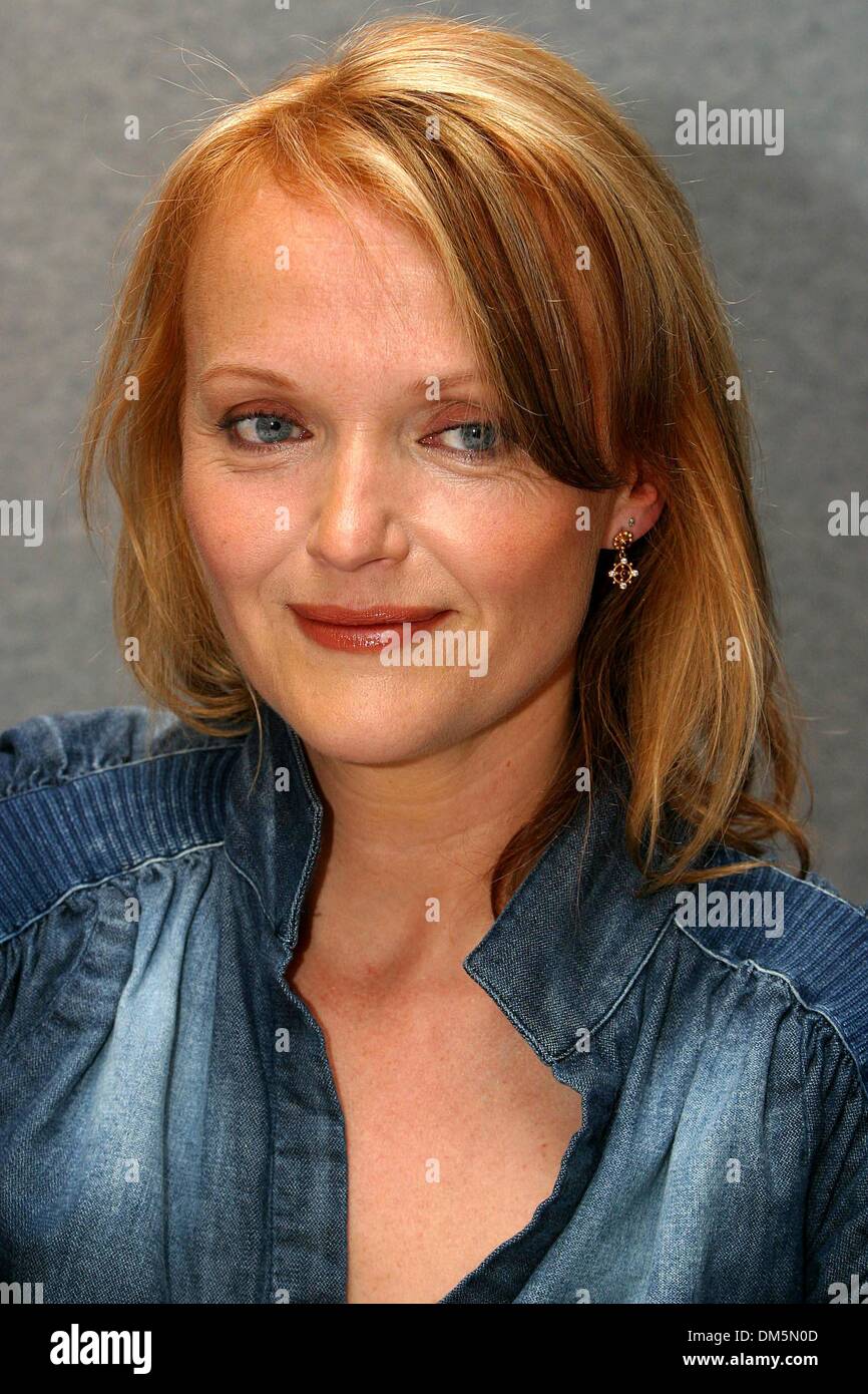 Sept. 10, 2002 - Toronto, CANADA - SPIDER PRESS CONFERENCE.AT THE ...