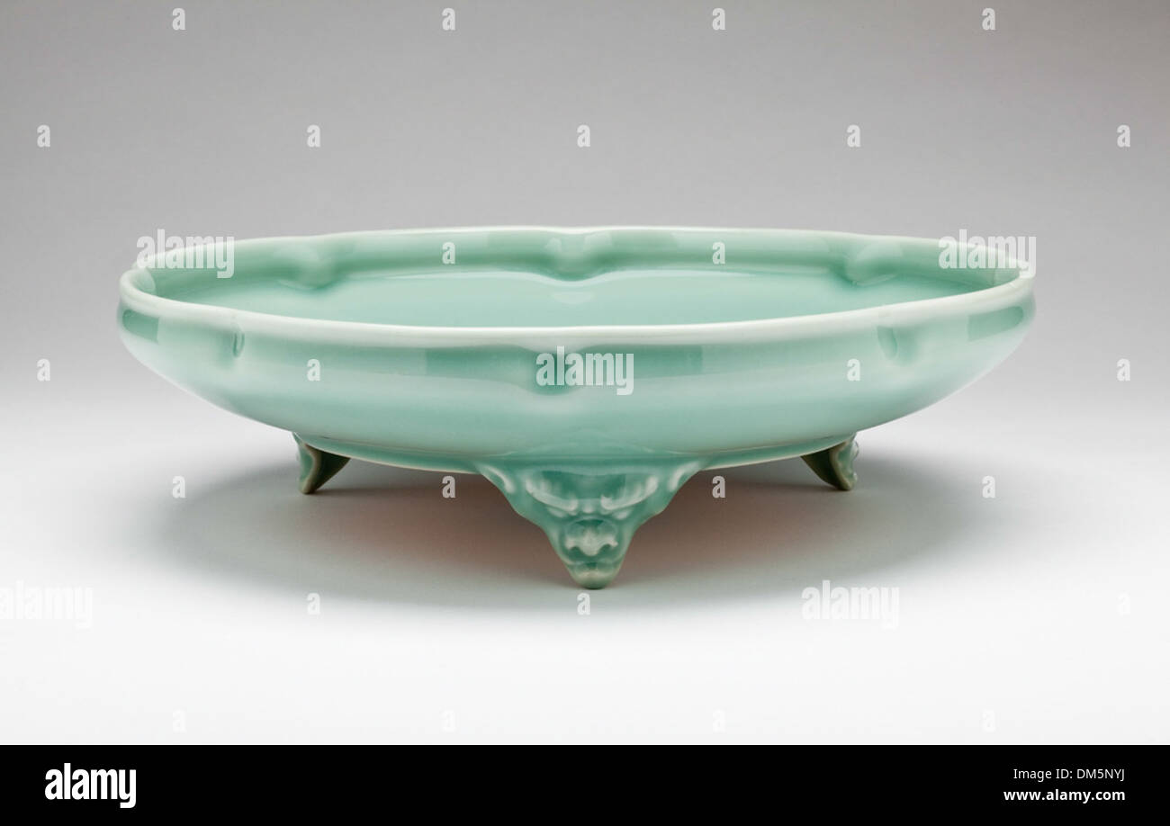 This footed bowl is a fine example of ceramic craftsmanship, featuring ...