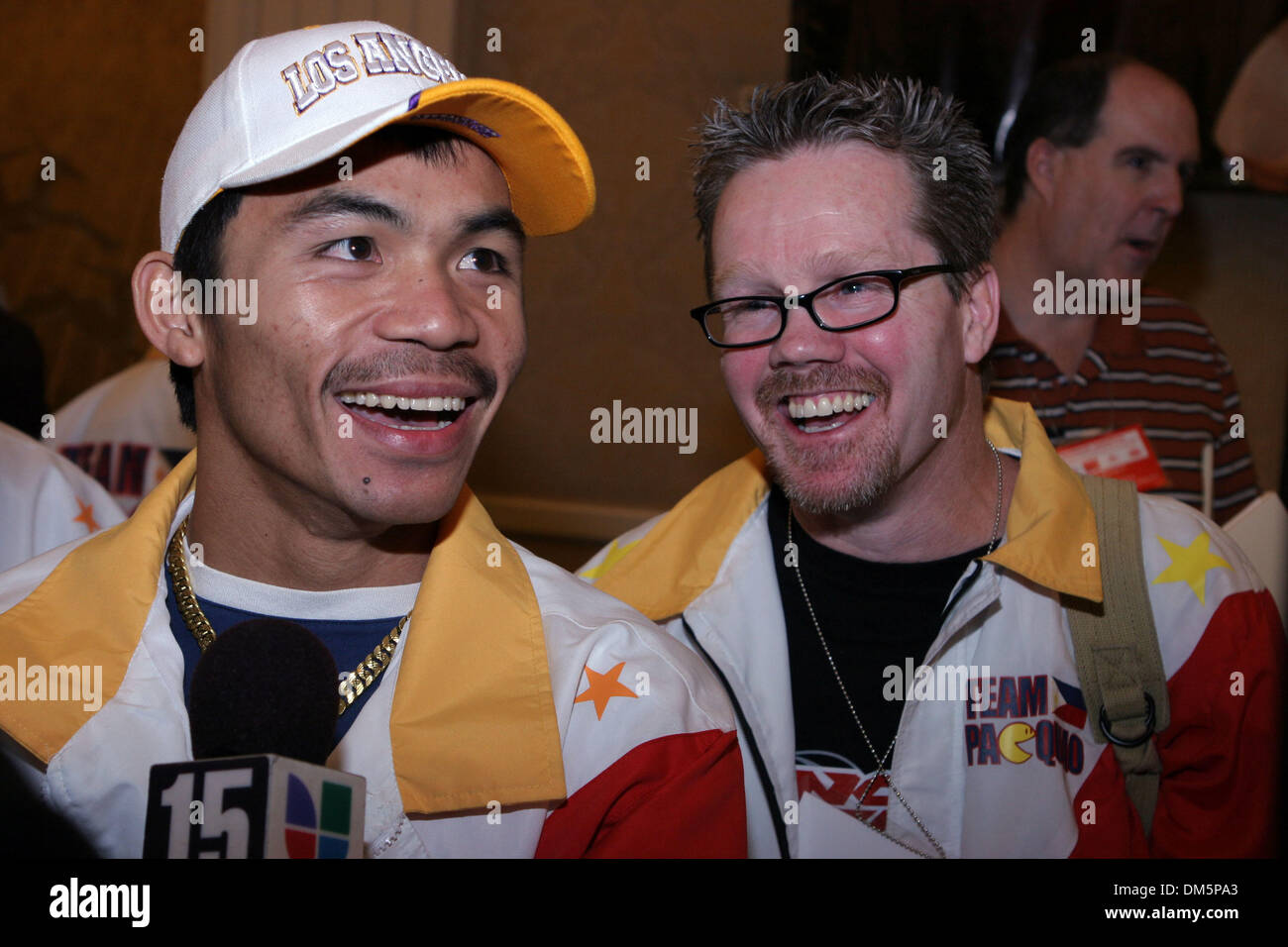 Manny pacquiao freddie roach 2005 hi-res stock photography and images ...