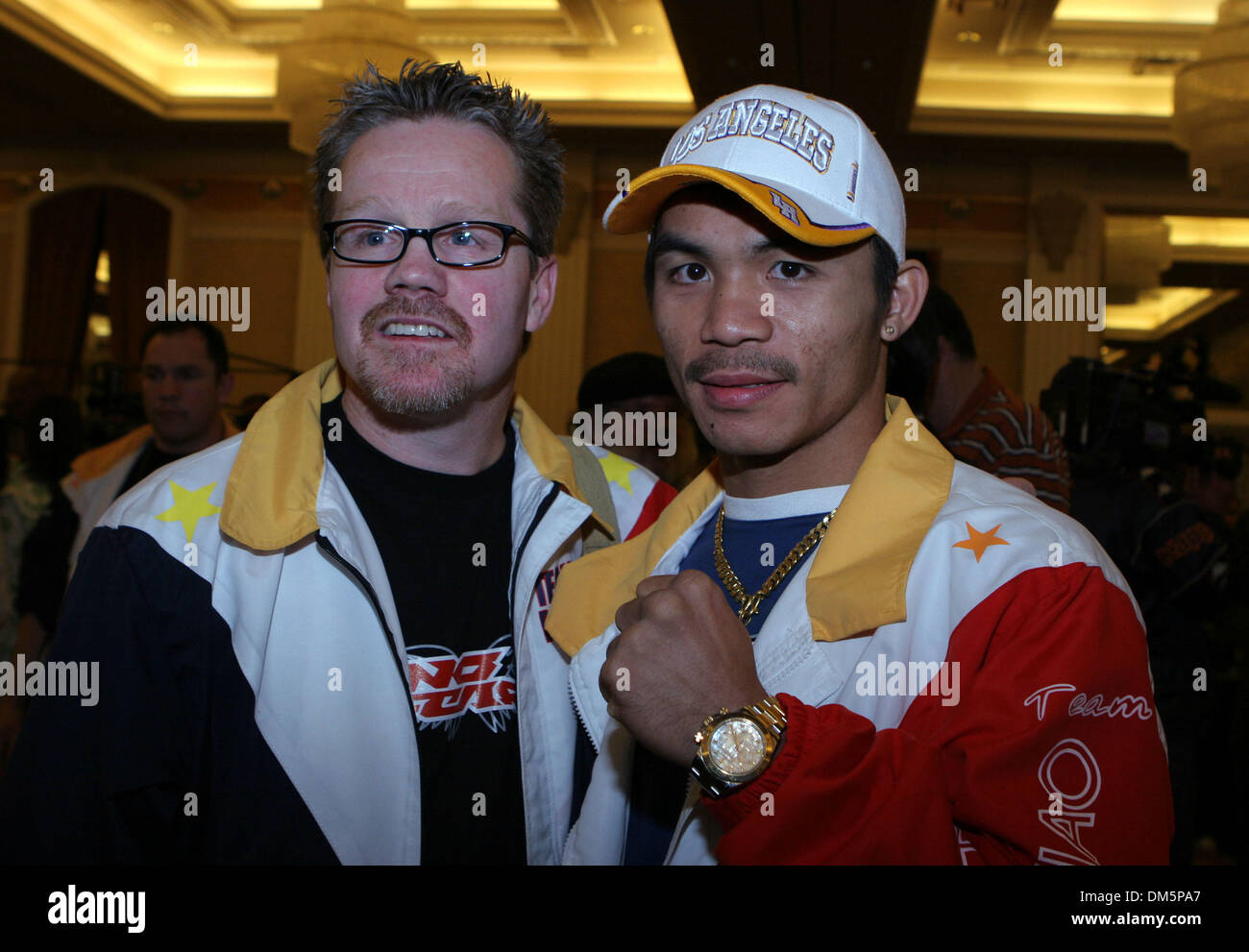 Manny pacquiao freddie roach 2005 hi-res stock photography and images ...