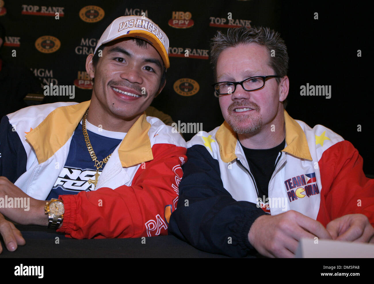 Manny pacquiao freddie roach 2005 hi-res stock photography and images ...
