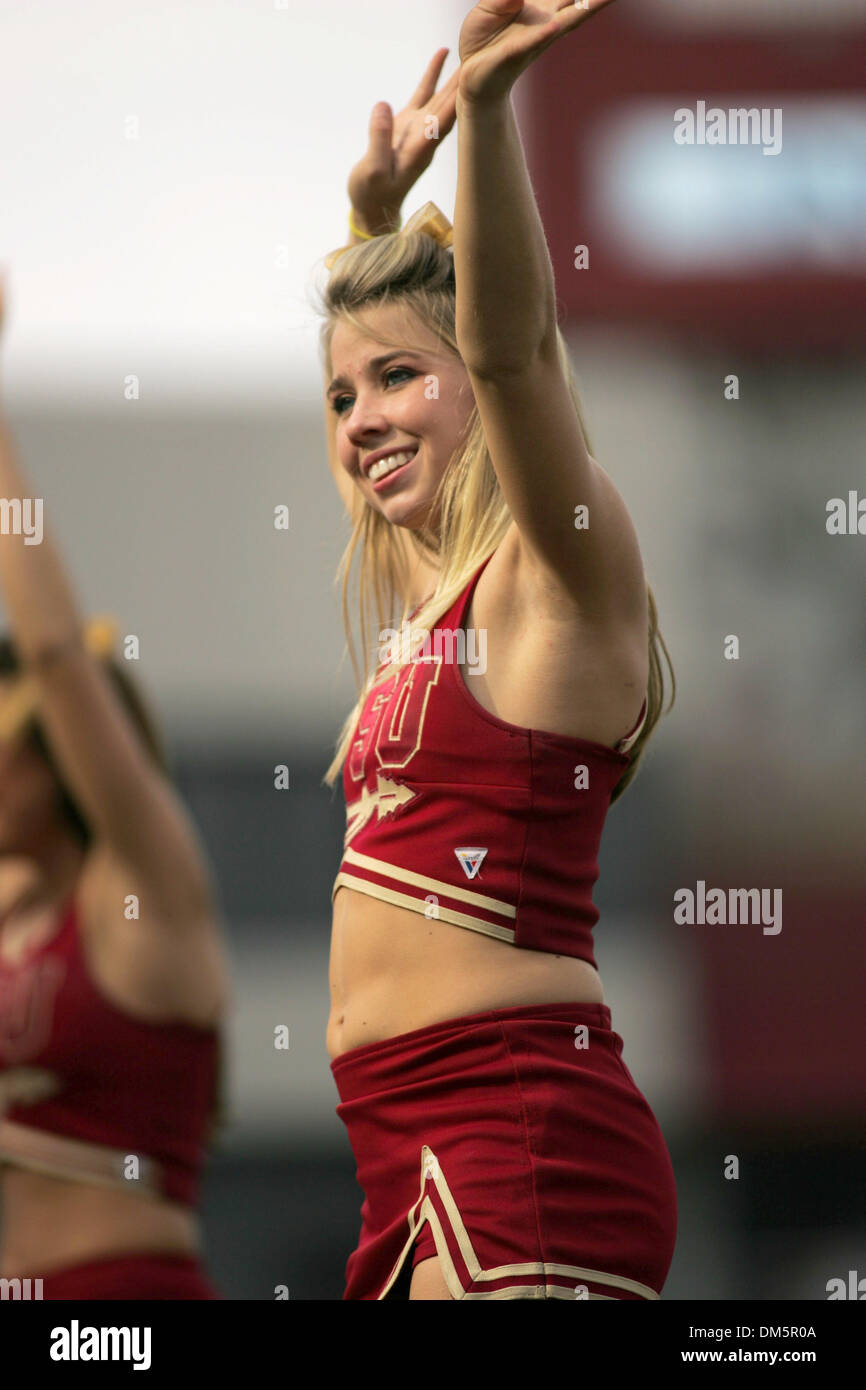 University of florida cheerleader hi-res stock photography and images ...