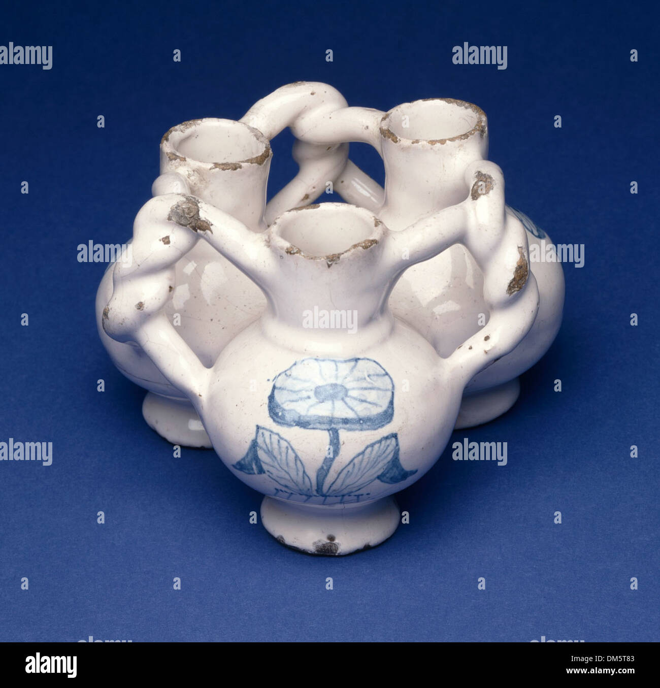 Fuddling cup hi-res stock photography and images - Alamy