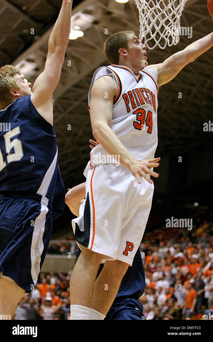 Ncaa college basketball photos hi-res stock photography and images - Alamy