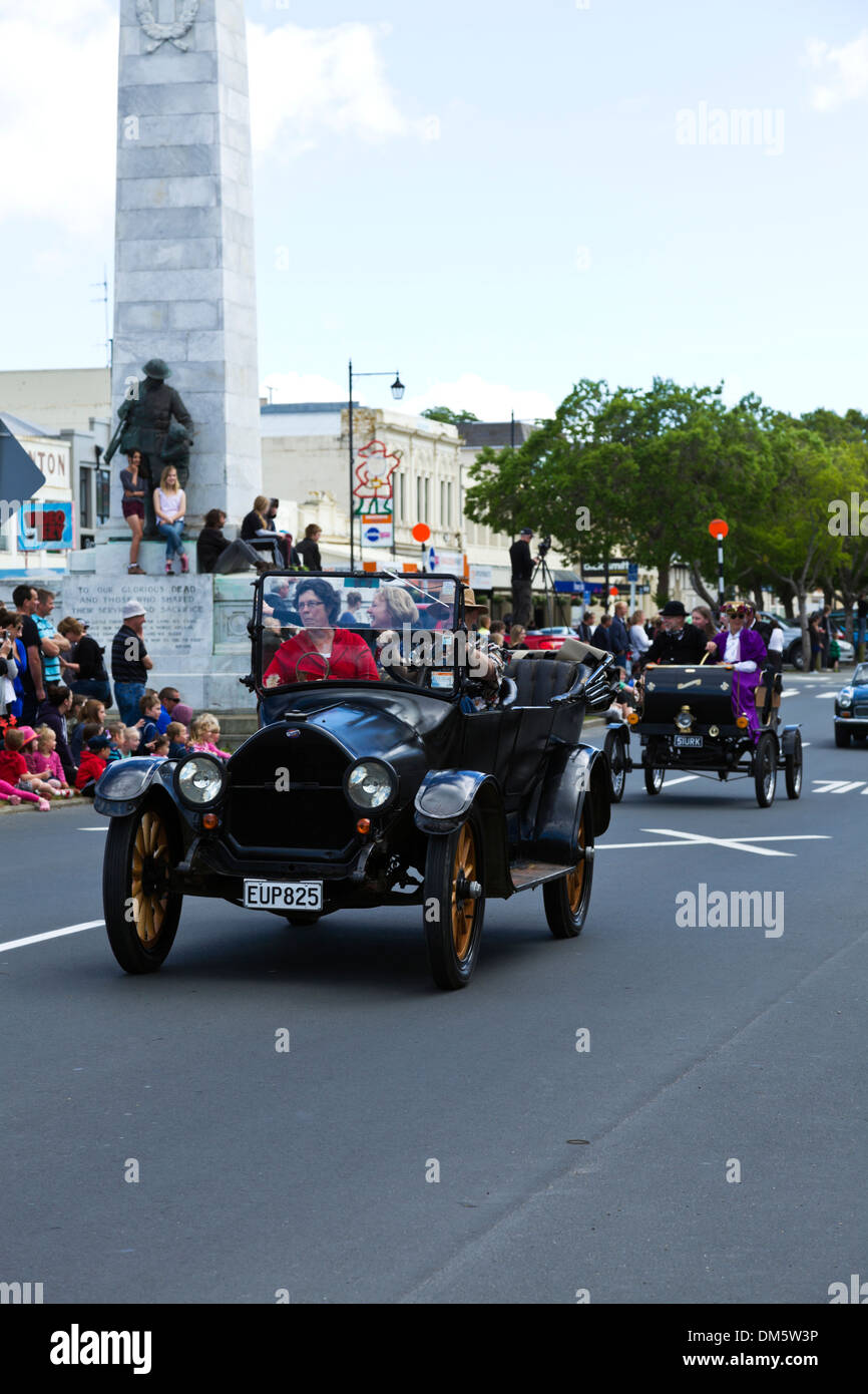 Car parade hi-res stock photography and images - Alamy