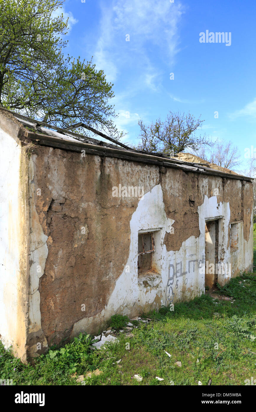 Dilapidated house in Genadendal Stock Photo - Alamy