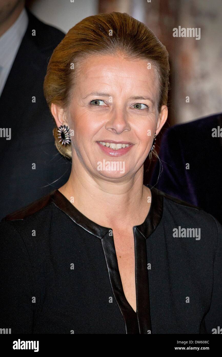 Palace on the dam hi-res stock photography and images - Alamy