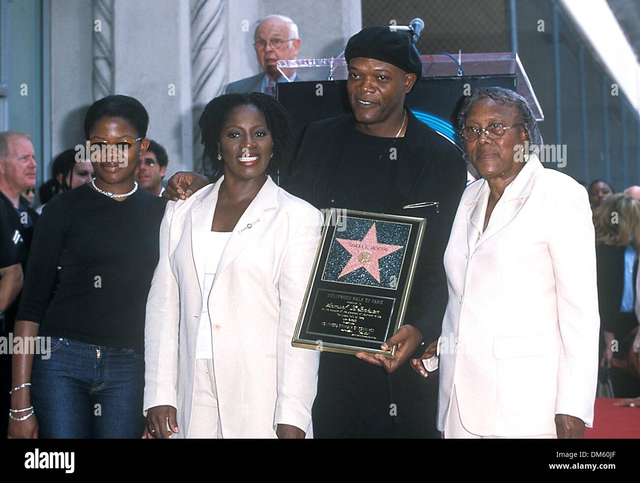 June 16, 2000 - K19101FB.SAMUEL L JACKSON HONORED WITH STAR ON ...