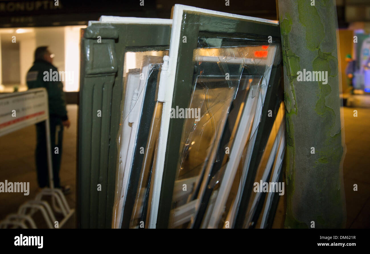 Exploded glass hi-res stock photography and images - Alamy