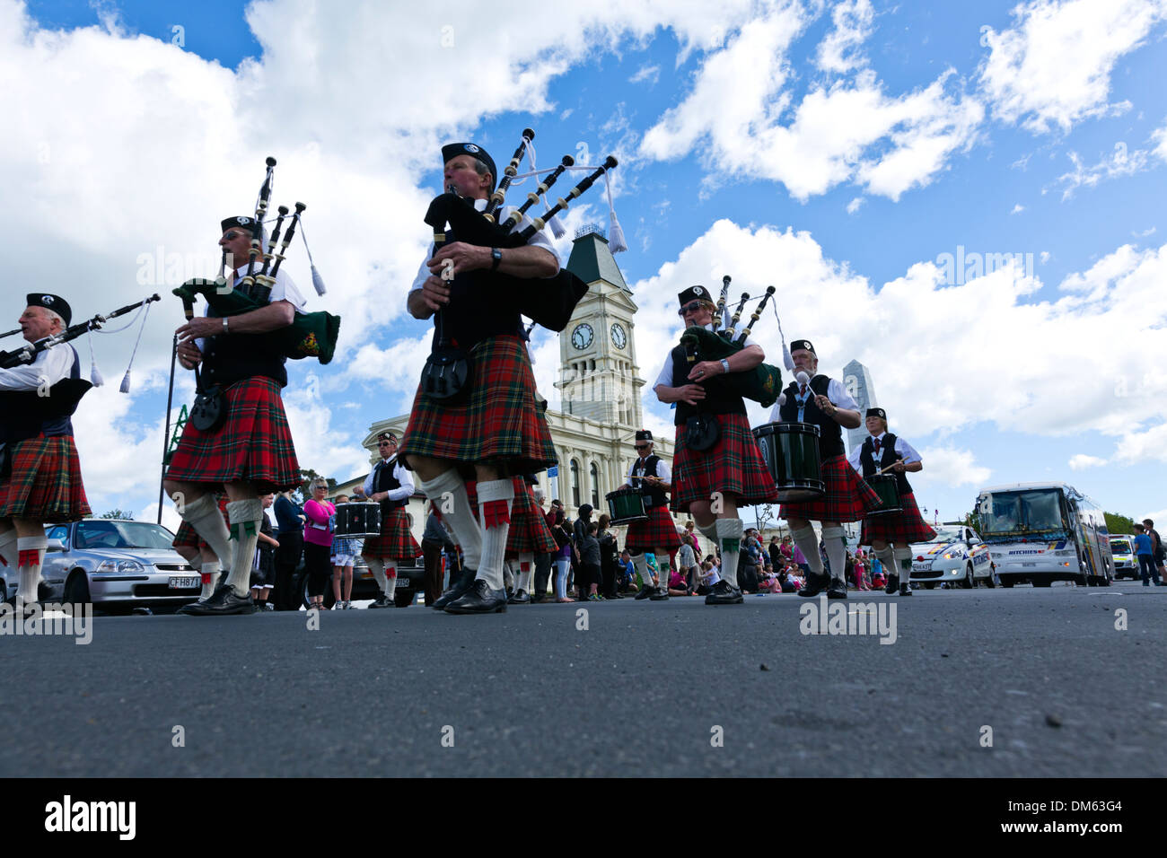 Scottish pipers hi-res stock photography and images - Alamy