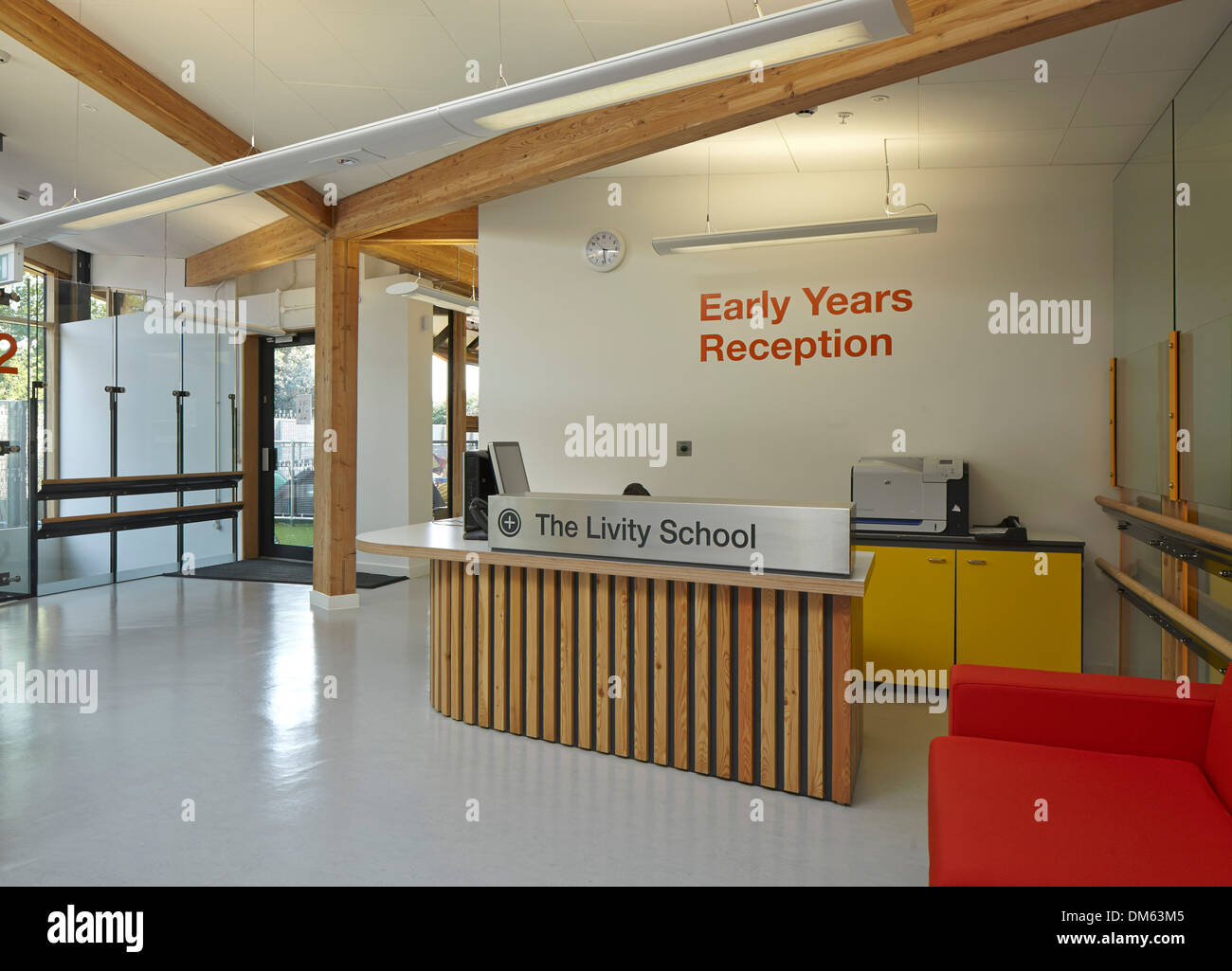 Primary school reception desk hi-res stock photography and images - Alamy