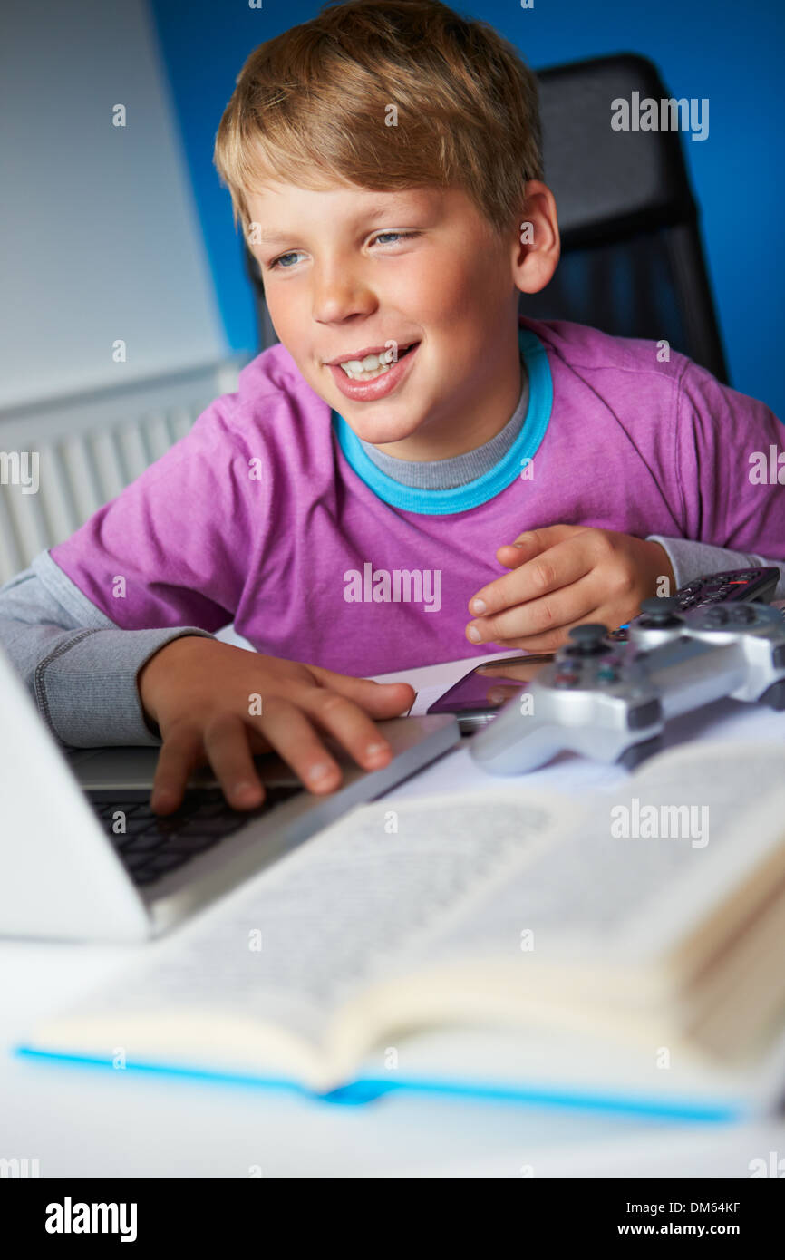 Boy homework laptop hi-res stock photography and images - Alamy