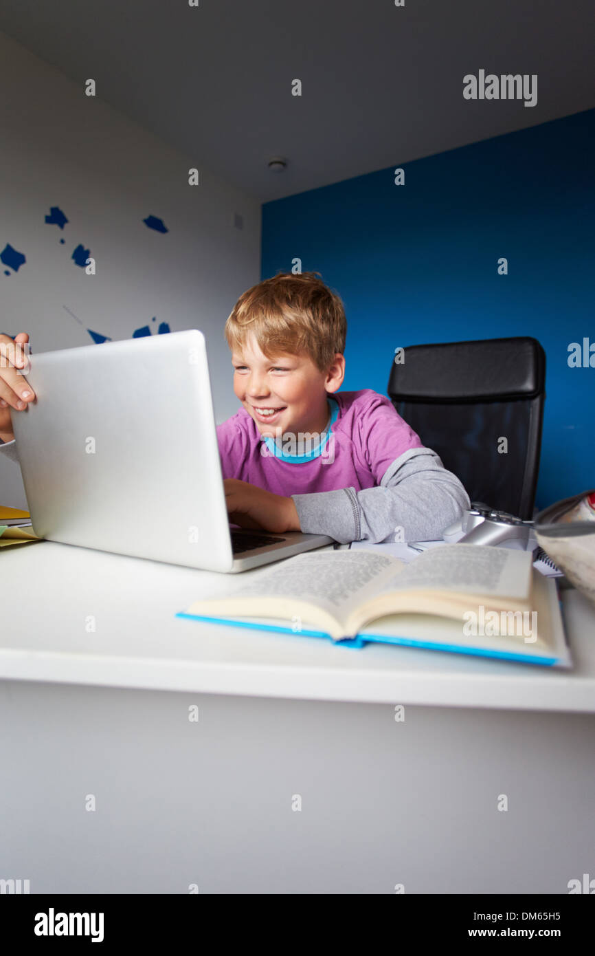 Boy bedroom computer hi-res stock photography and images - Alamy