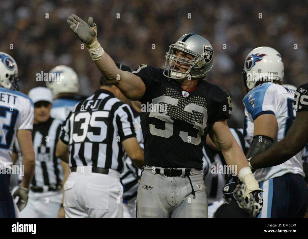 Raiders Bill Roman Romanowski signals first down in the second quarter ...
