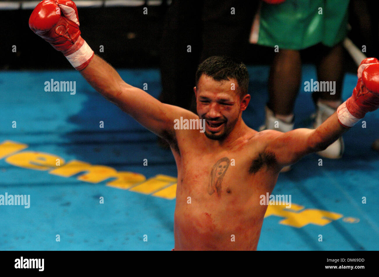Dec 11, 2004; Las Vegas, NV, USA; CARLOS NAVARRO defeats Agapito Sanchez at The Mandalay Bay ...