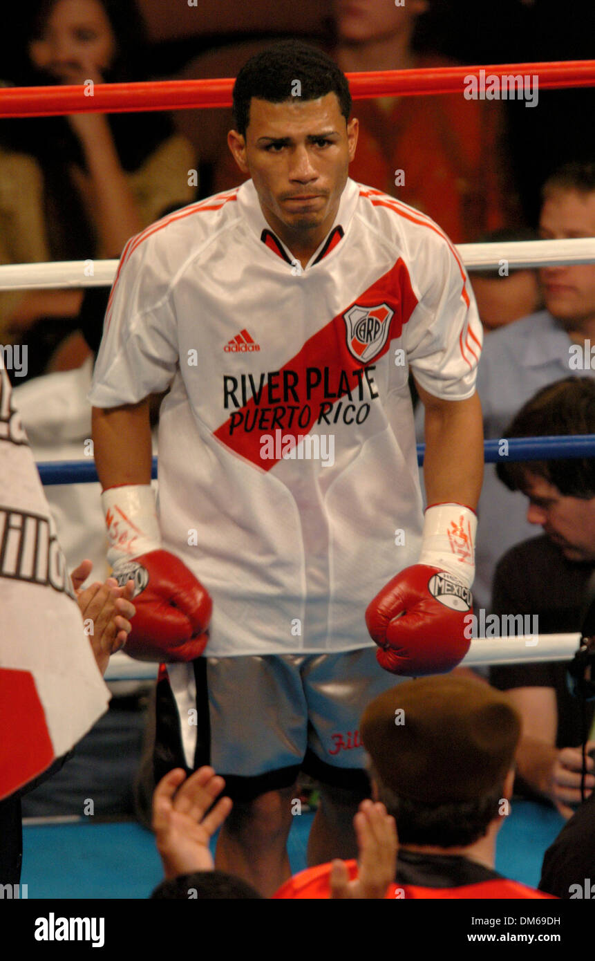 Dec 11, 2004; Las Vegas, NV, USA; MIGUEL COTTO of Puerto Rico, defeats ...