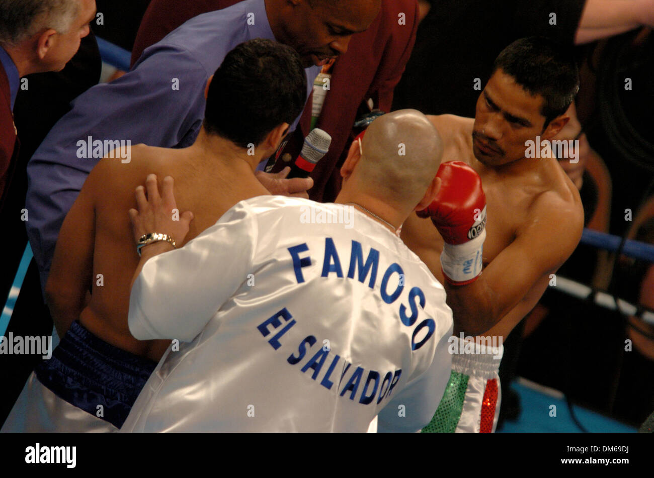Dec 11, 2004; Las Vegas, NV, USA; CARLOS 'FAMOSO' HERNANDEZ (L) defeats ...