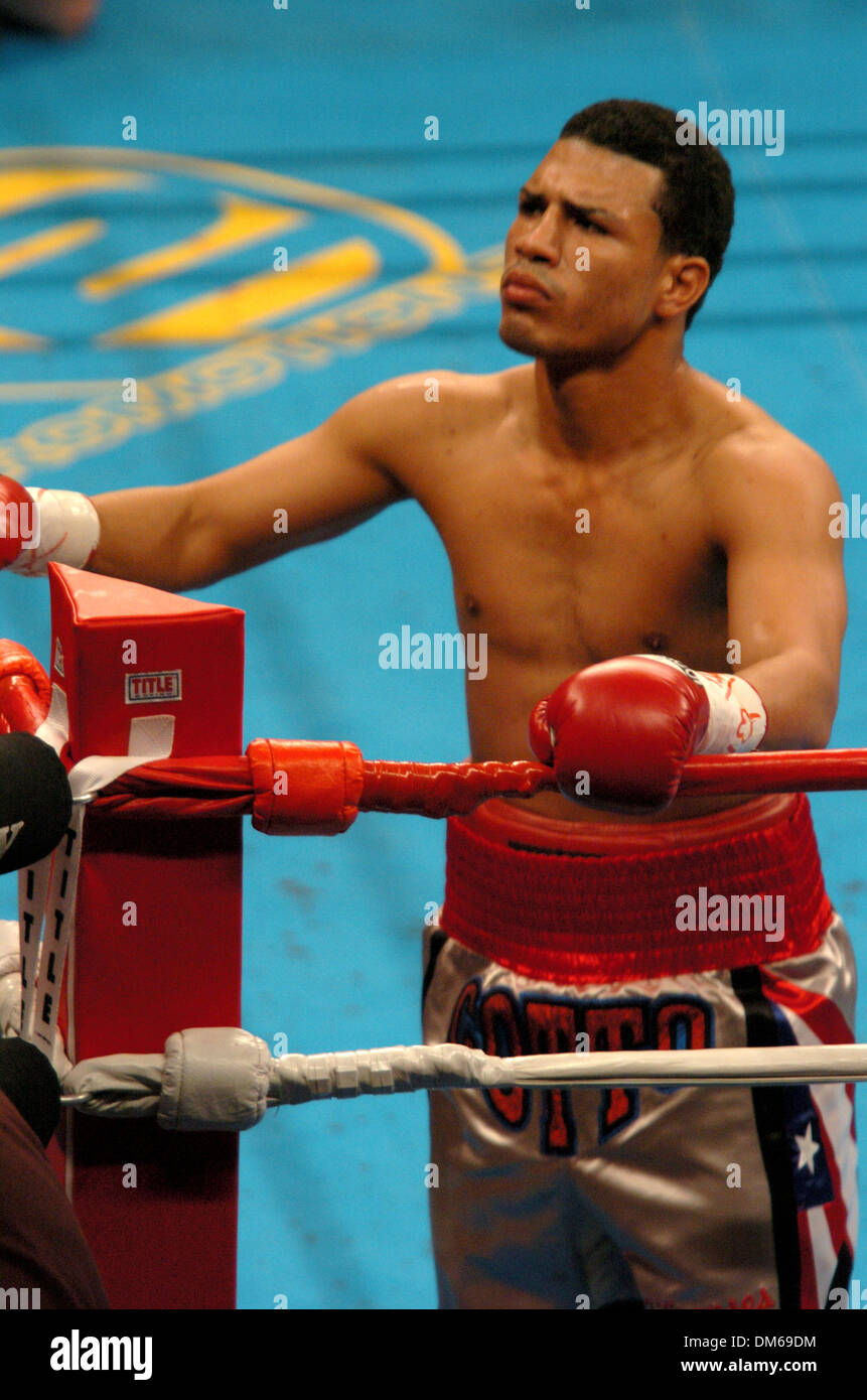 Dec 11, 2004; Las Vegas, NV, USA; MIGUEL COTTO of Puerto Rico, defeats ...