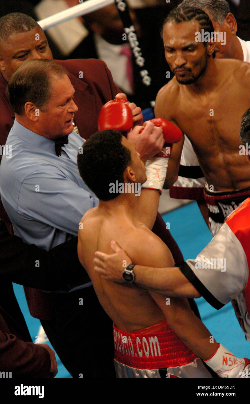 Dec 11, 2004; Las Vegas, NV, USA; MIGUEL COTTO of Puerto Rico, (L ...