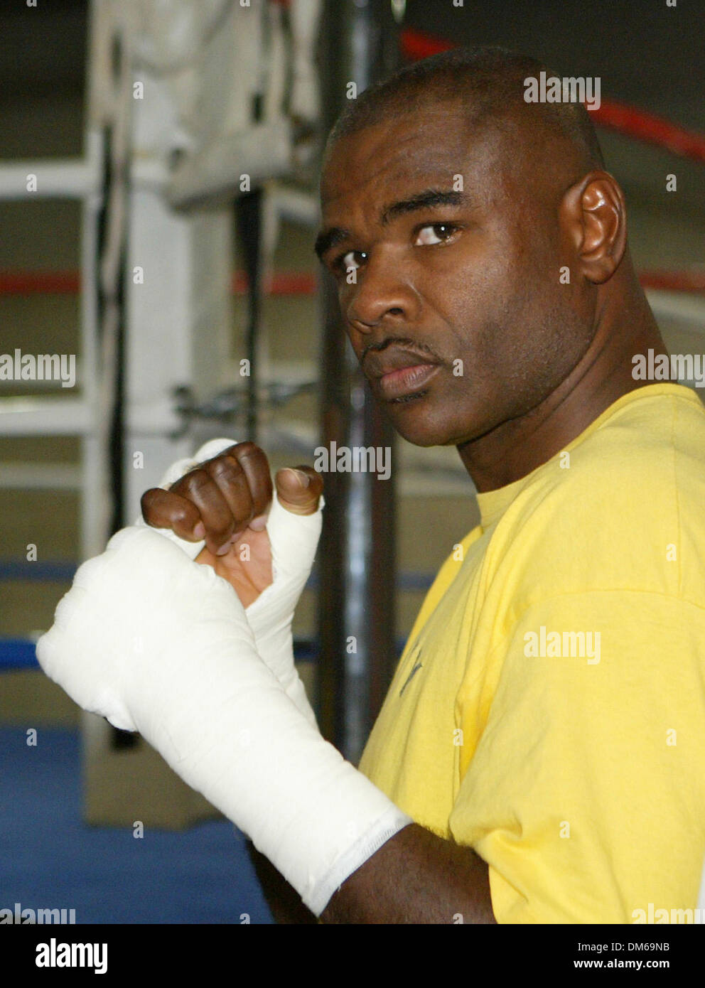 Dec 14, 2004; Los Angeles, CA, USA; IBF, IBO Light Heavyweight Champion ...