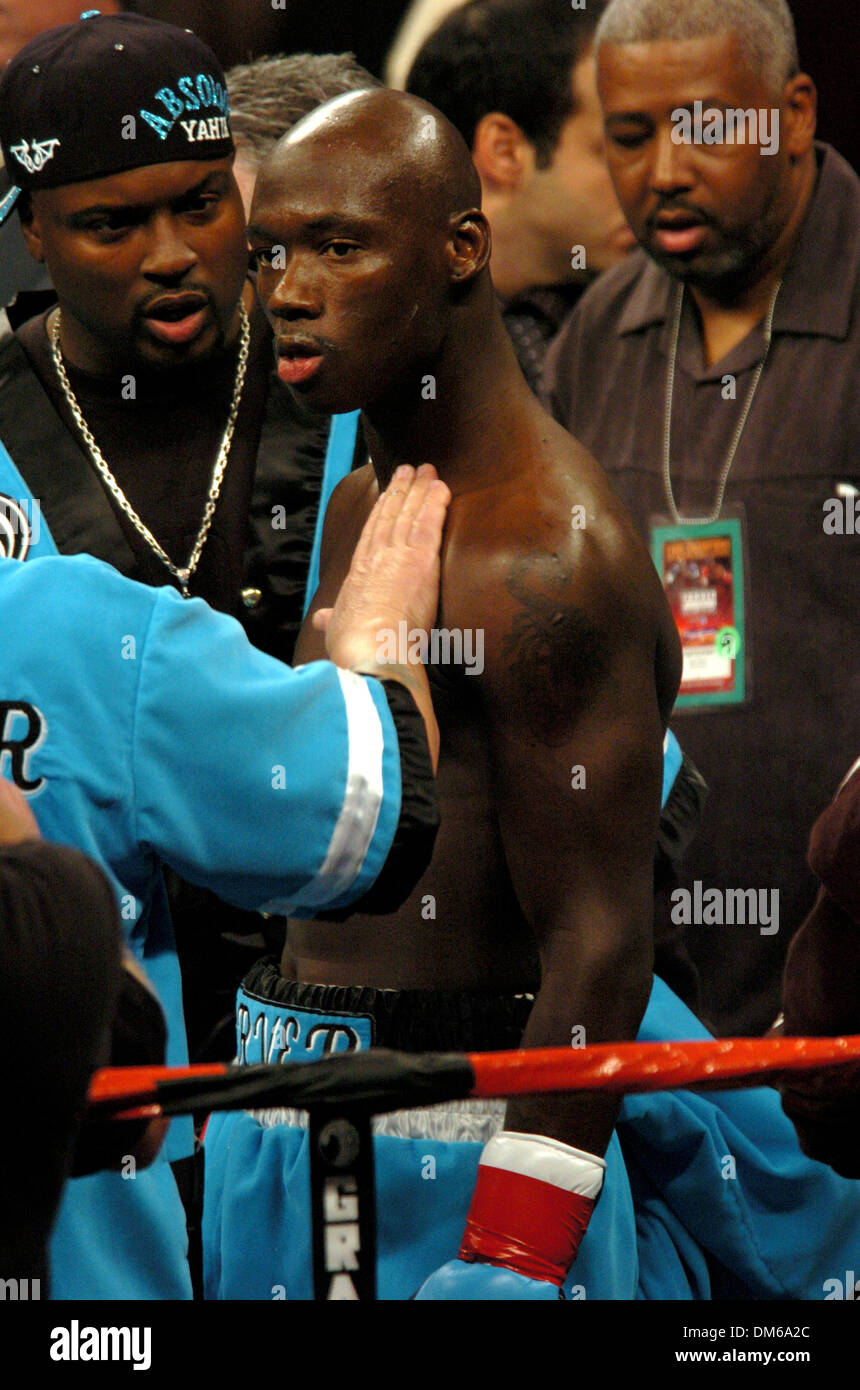 Dec 18, 2004; Los Angeles, CA, USA; Glen Johnson defeats ANTONIO TARVER ...