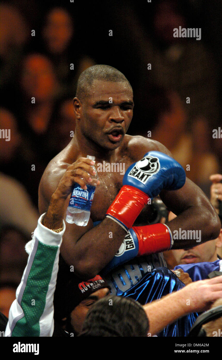 Dec 18, 2004; Los Angeles, CA, USA; GLEN JOHNSON defeats Antonio Tarver ...