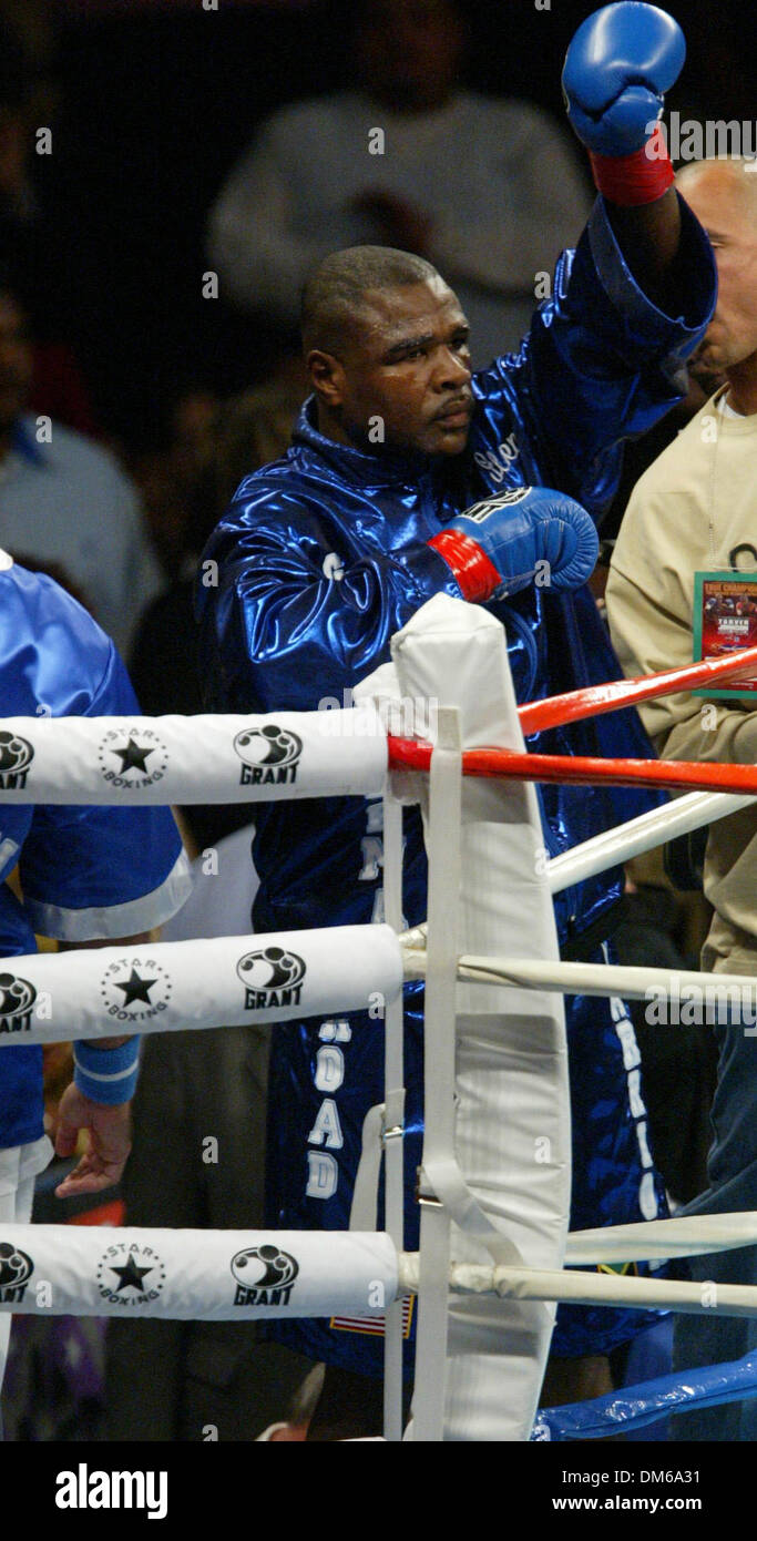 Dec 18, 2004; Los Angeles, CA, USA; IBF World LIght Heavyweight ...