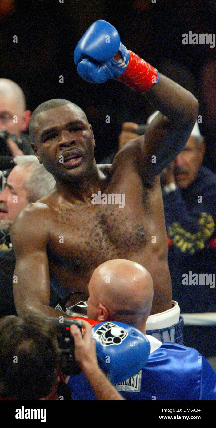 Dec 18, 2004; Los Angeles, CA, USA; IBF World LIght Heavyweight ...
