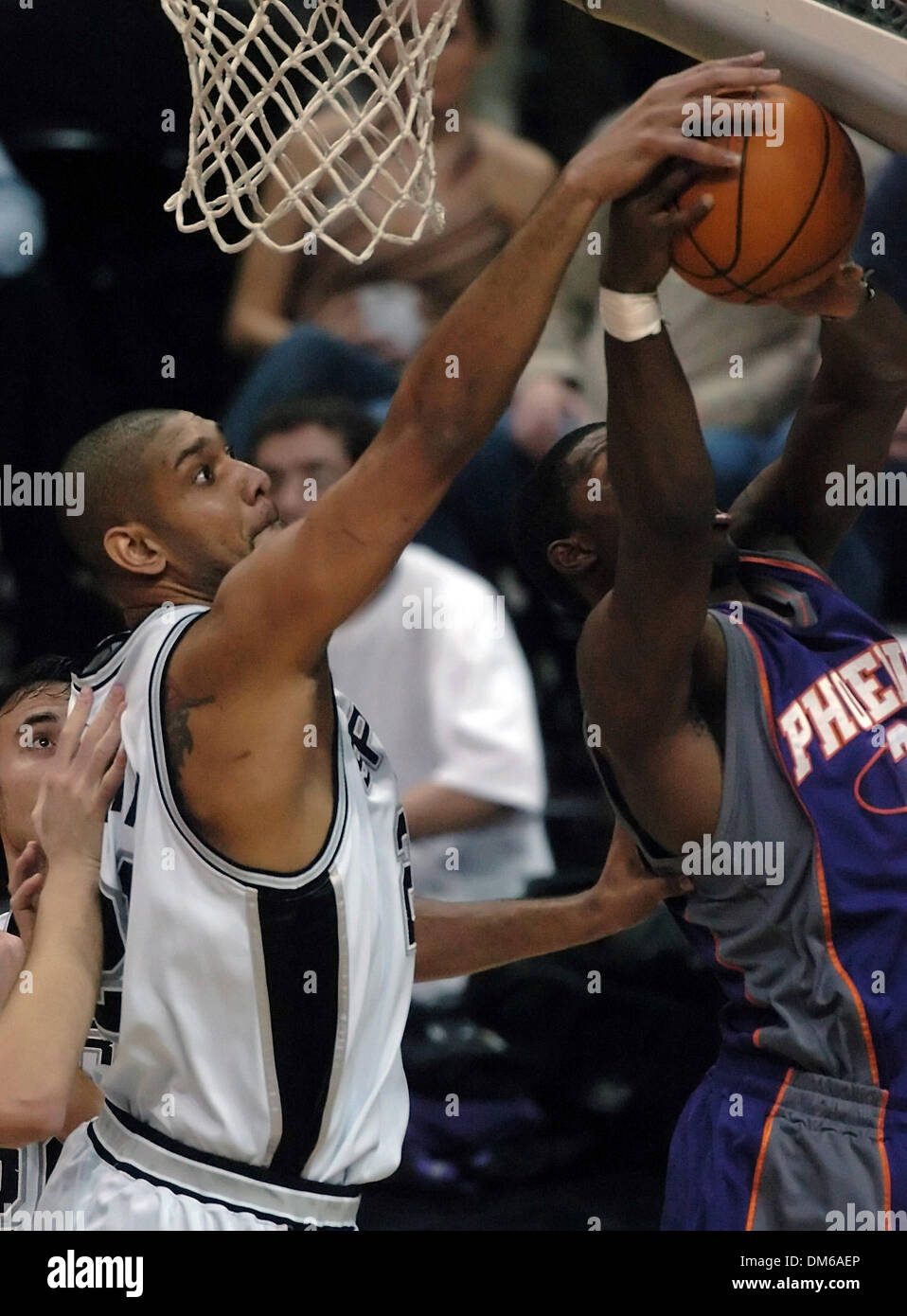 San antonio spurs at phoenix suns hi-res stock photography and images ...