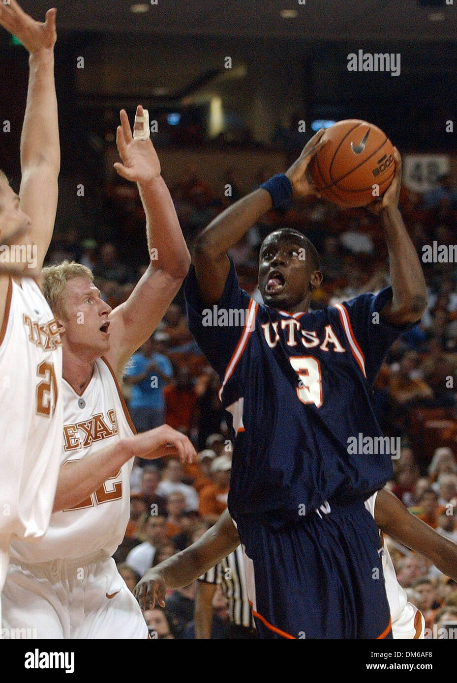Dec 29, 2004; SAN ANTONIO, TX, USA; NCAA College Basketball: San ...