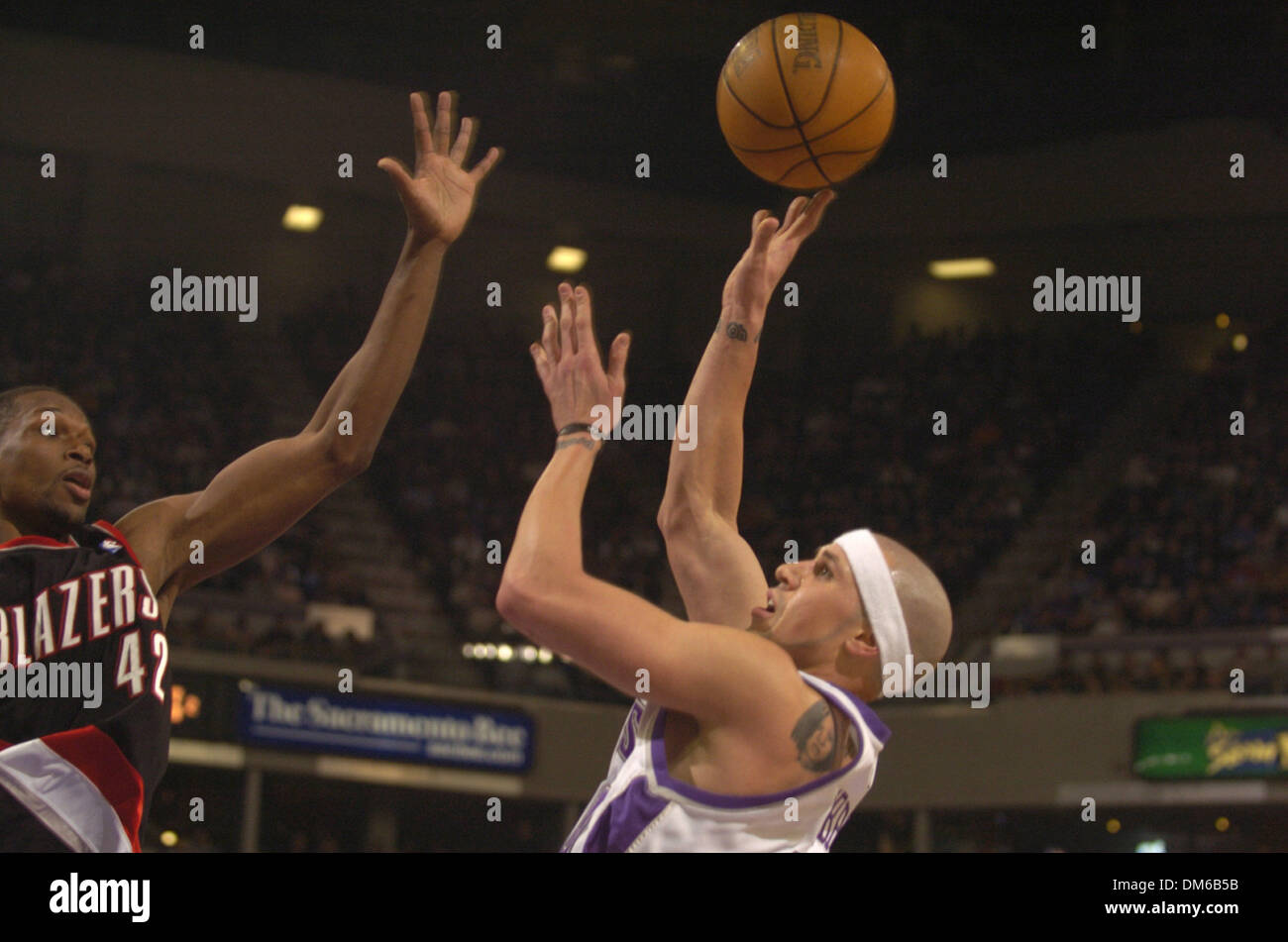 Portland trail blazers theo ratliff hi-res stock photography and images ...