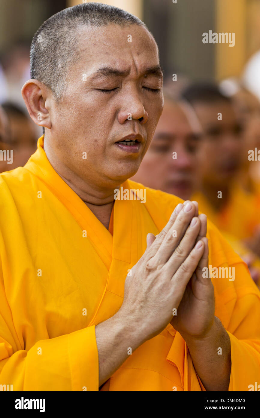 Bangkok, Thailand. 12th Dec, 2013. Thai-Chinese Mahayana Buddhist Monks ...