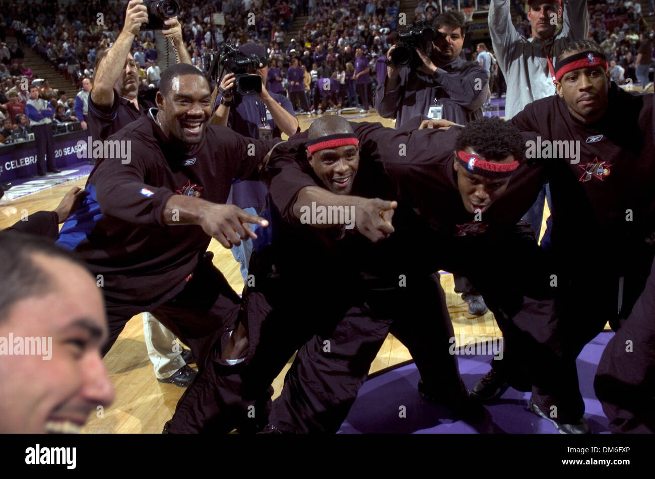 Philadelphia 76ers allen iverson sacramento hi-res stock photography ...