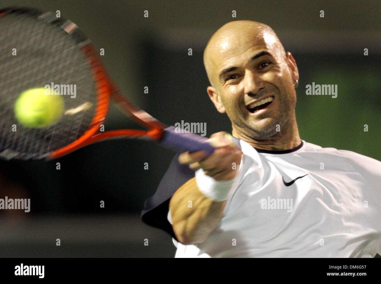 Andre agassi returns a forehand hi-res stock photography and images - Alamy