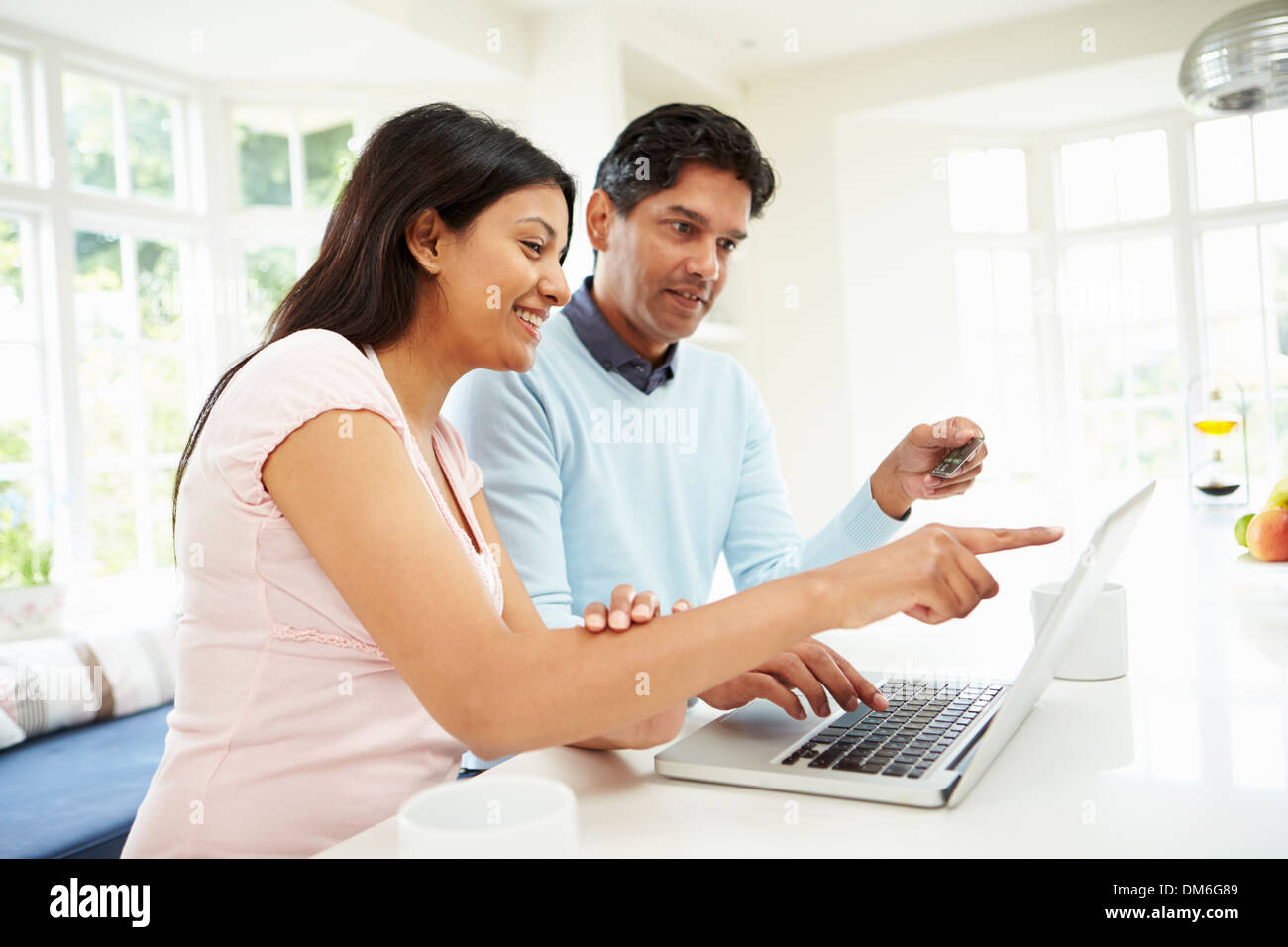 Indian couple making purchase hi-res stock photography and images - Alamy