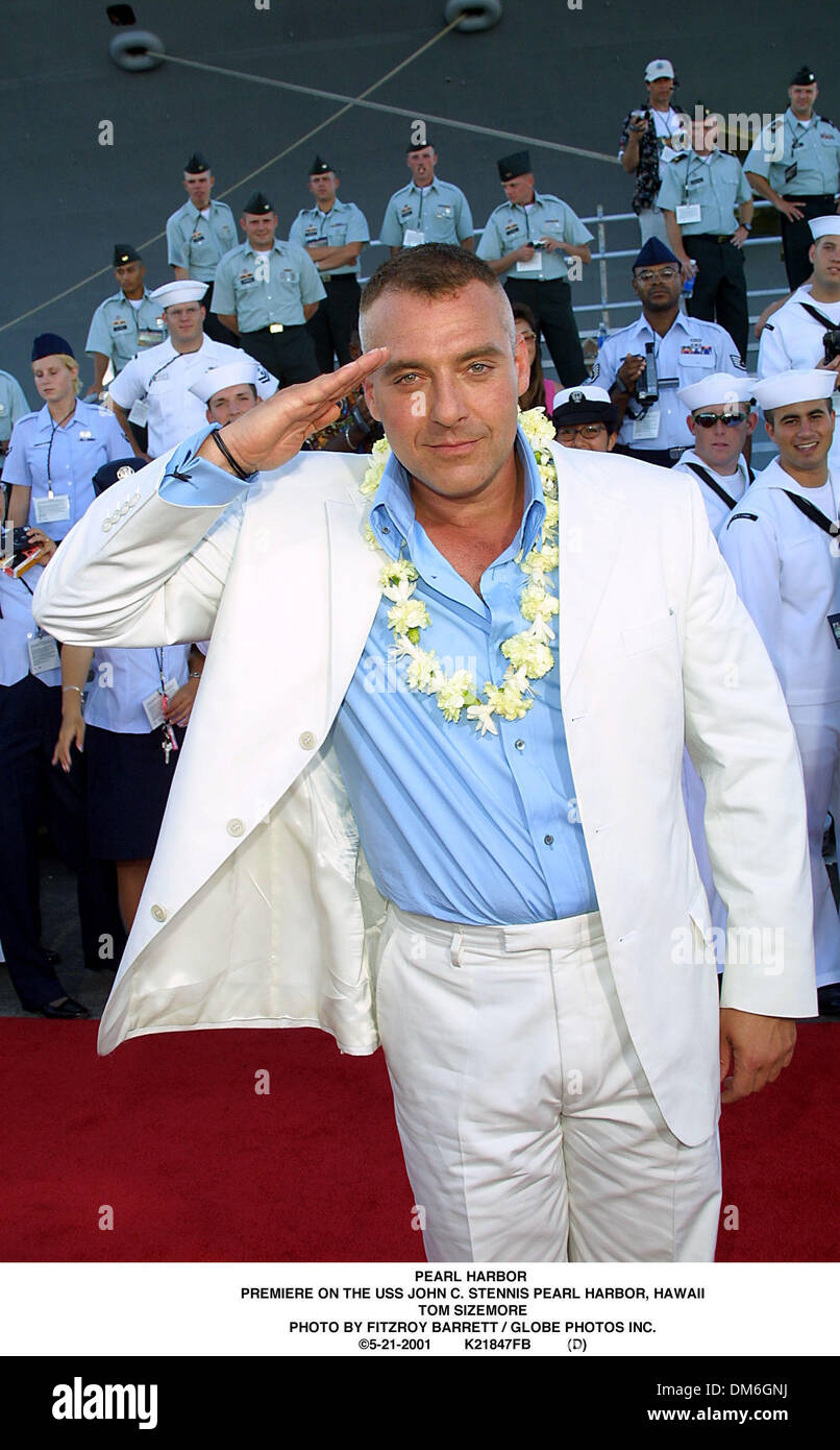 Pearl harbor tom sizemore 2001 hi-res stock photography and images - Alamy