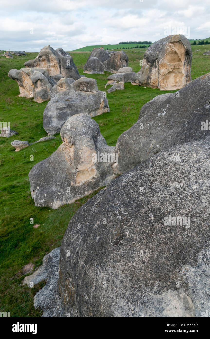 The Elephant Rocks between Ngapara and Duntroon, Waitaki Valley, Otago ...