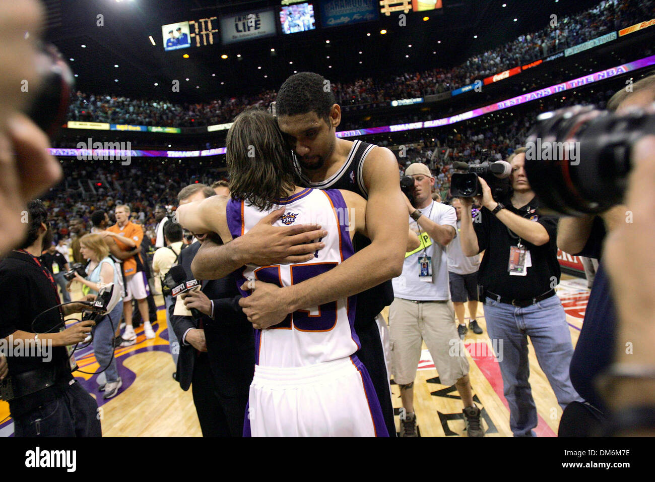 Jun 01, 2005; Phoenix, AZ, USA; Spurs Tim Duncan and Suns Steve Nash ...