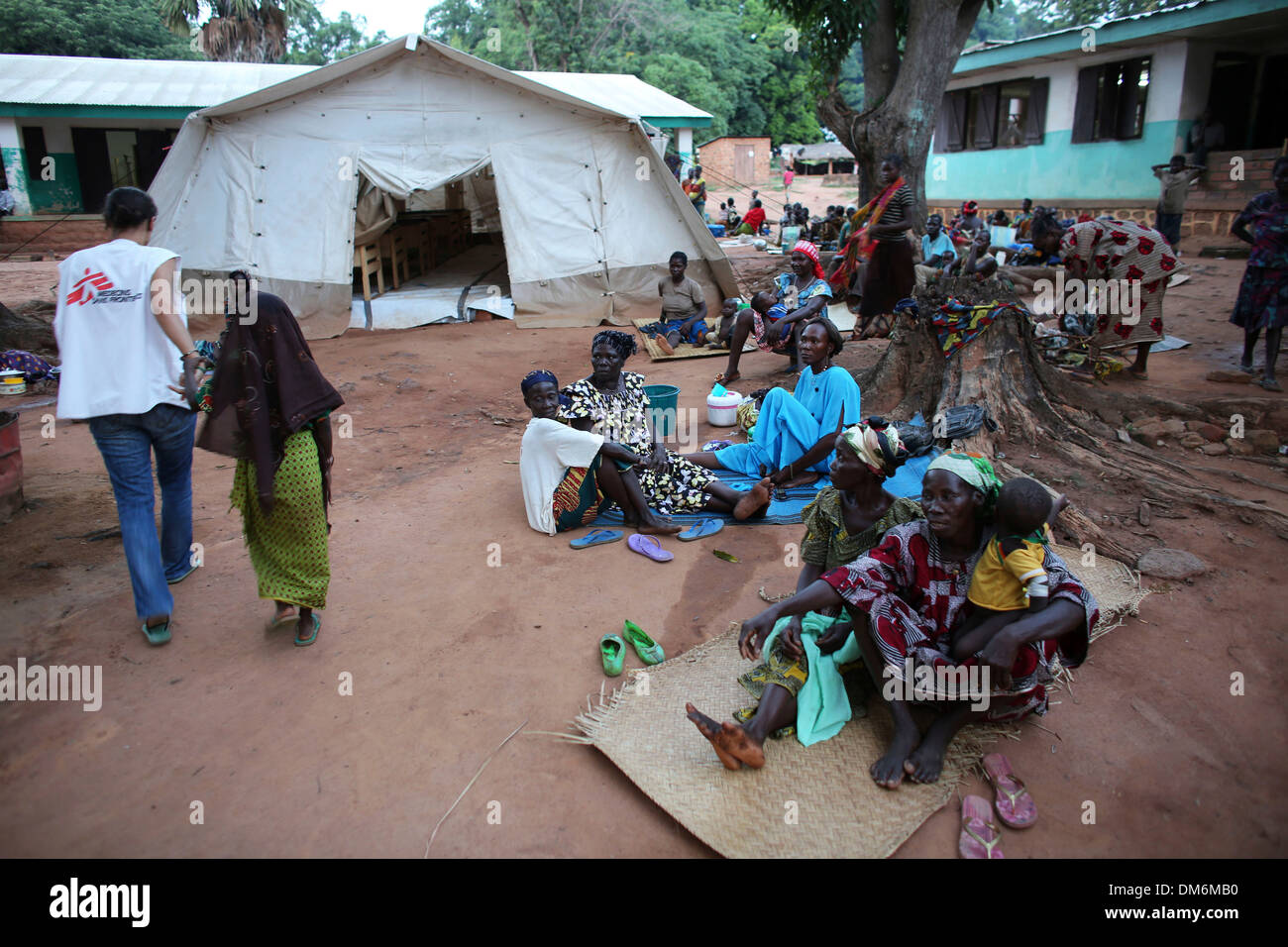 African emergency tent hospital hi-res stock photography and images - Alamy