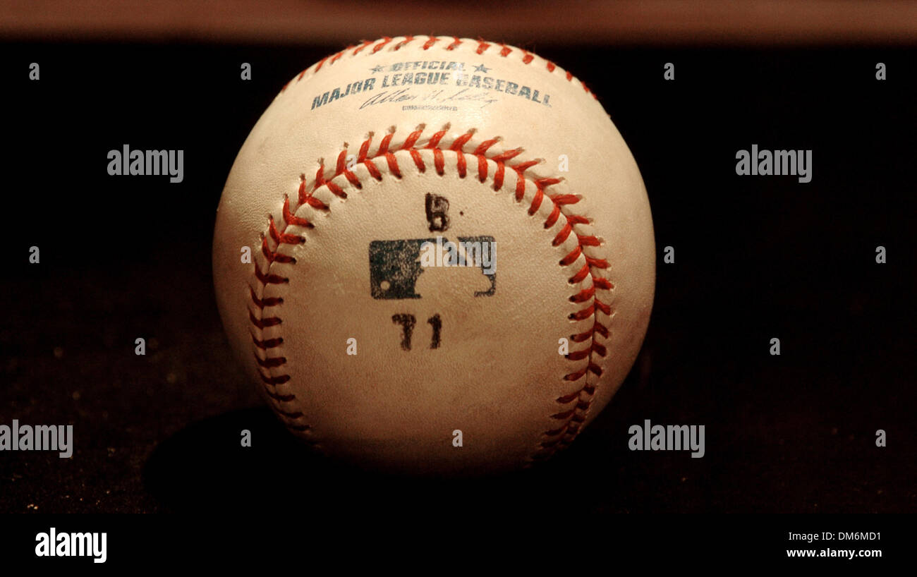Jun 03, 2005; New York, NY, USA; Barry Bonds 700th home run baseball ...