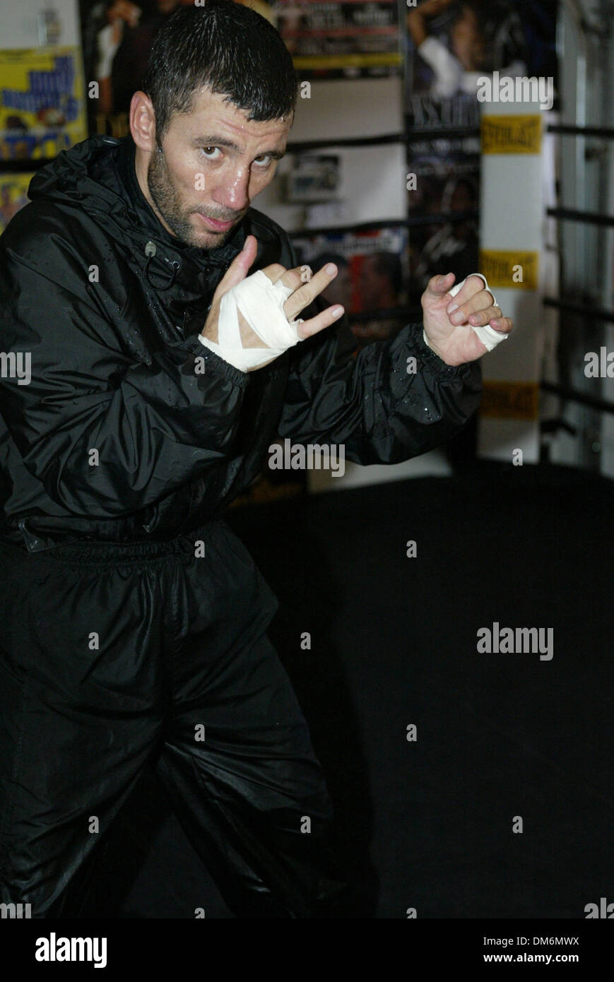 Boxer wayne mccullough hi-res stock photography and images - Alamy