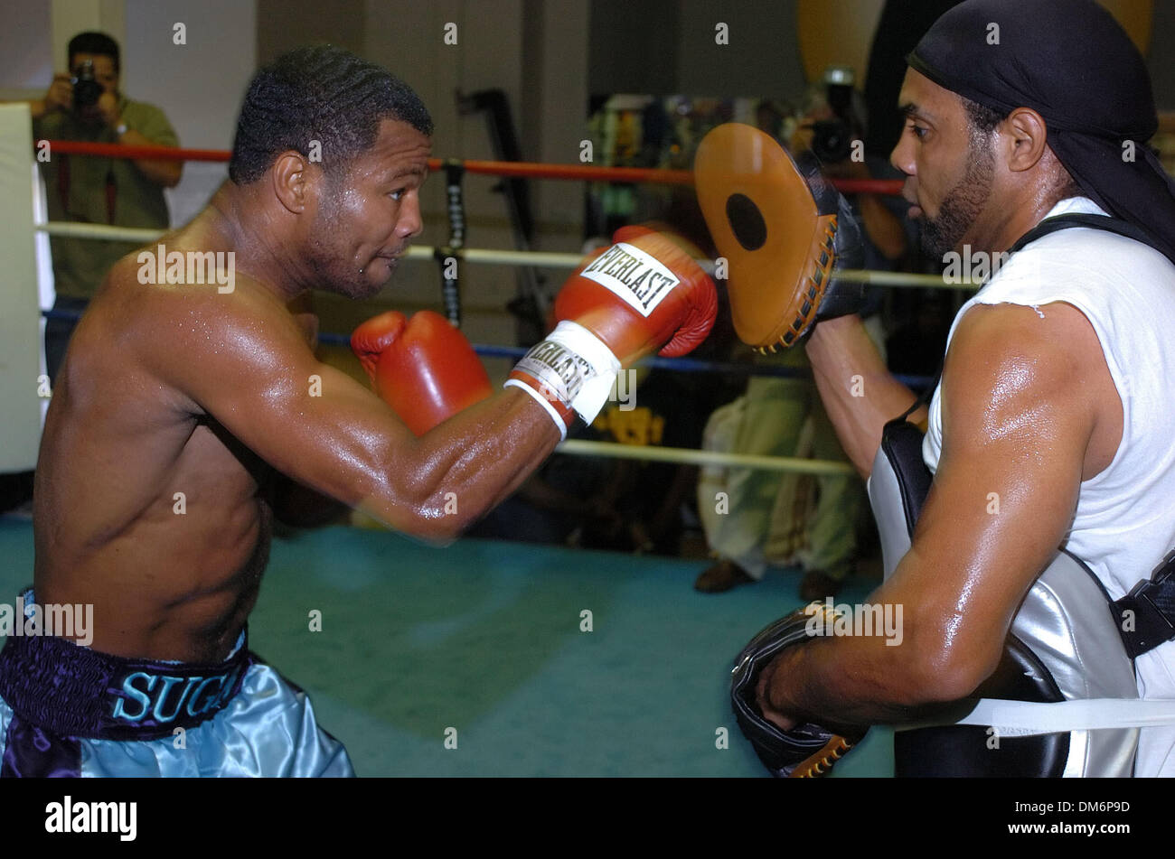Aug 30, 2005; Los Angeles, CA, USA; BOXING: Former 3 time World ...