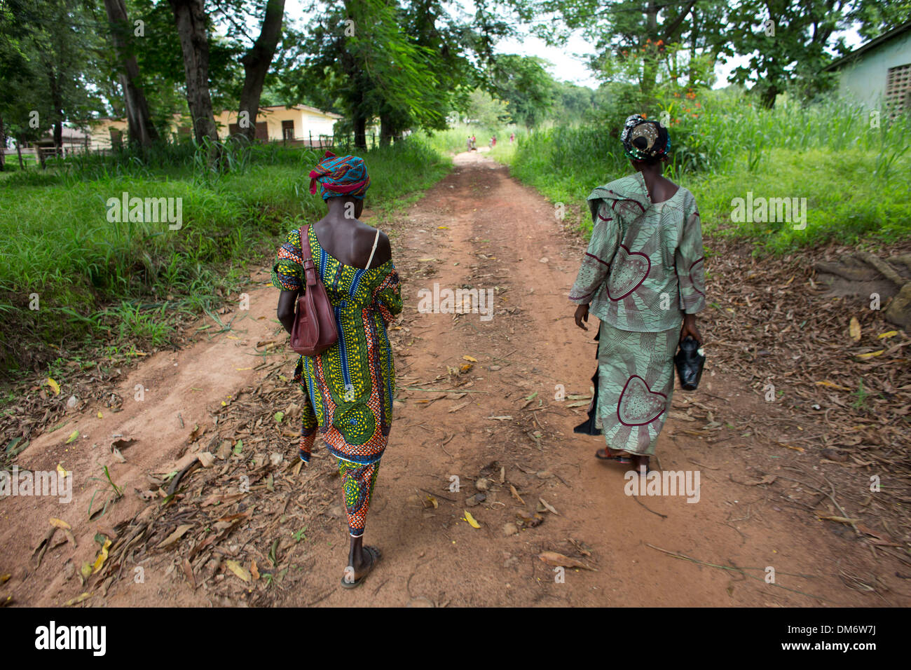 women walking in africa Stock Photo - Alamy