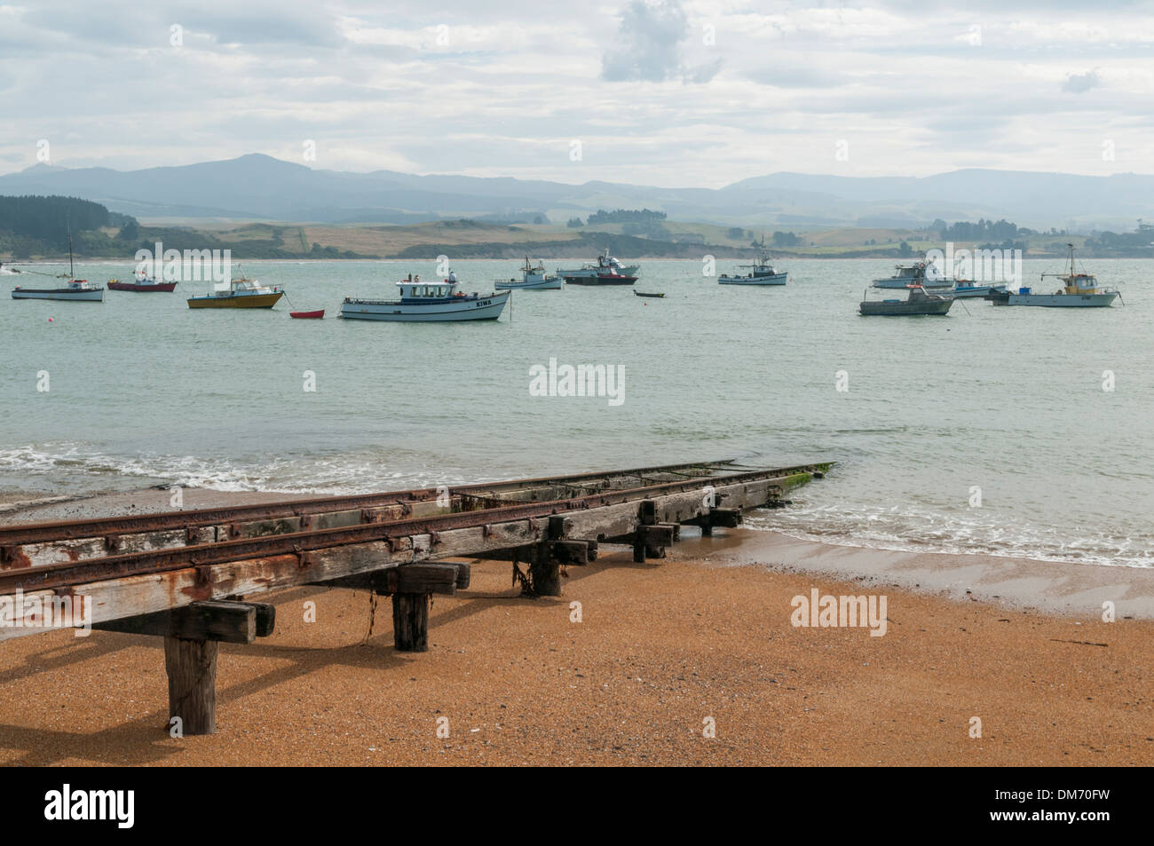 Moeraki harbour hi-res stock photography and images - Alamy